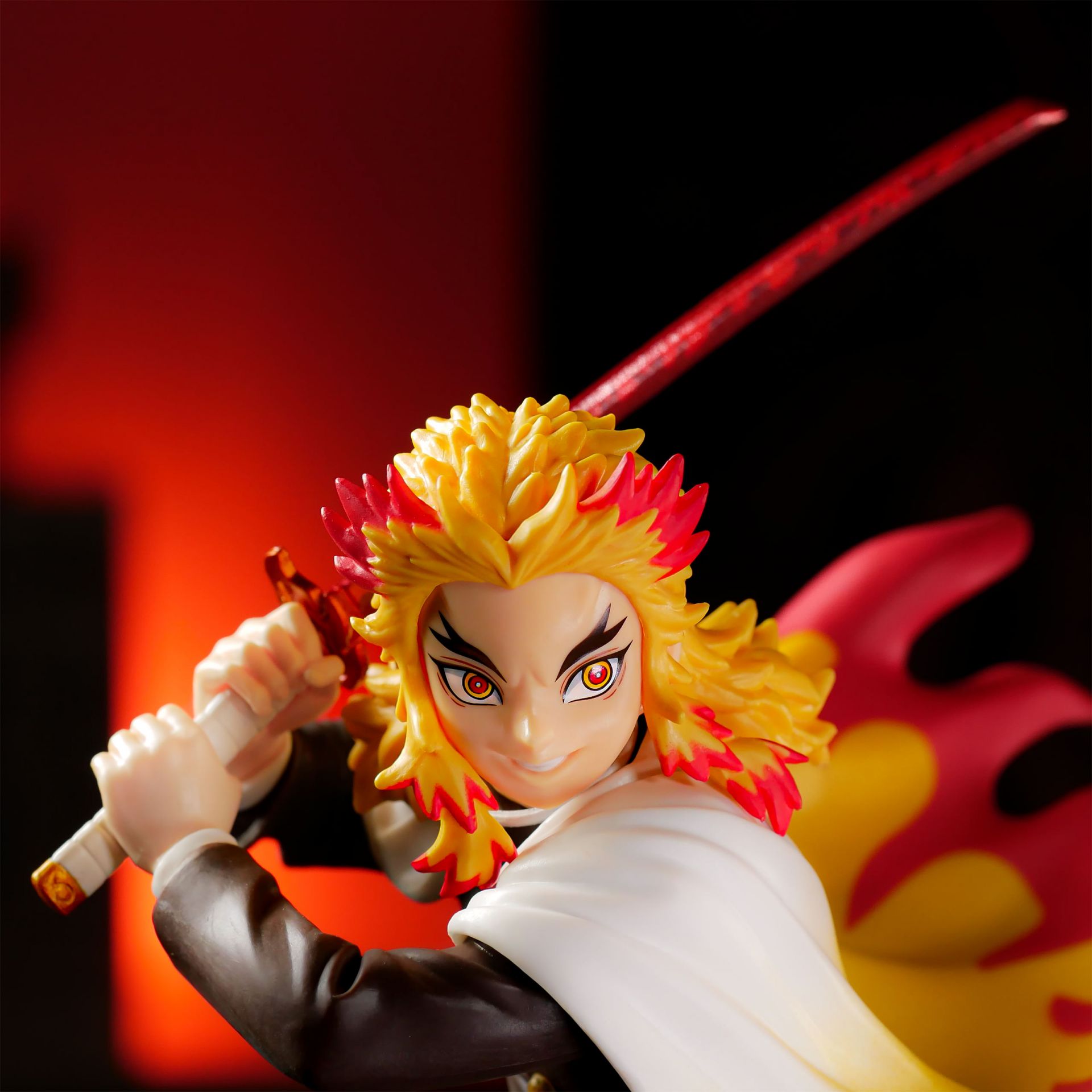 Demon Slayer - Kyojuro Rengoku Vibration Stars Figure 21.5 cm | Elbenwald