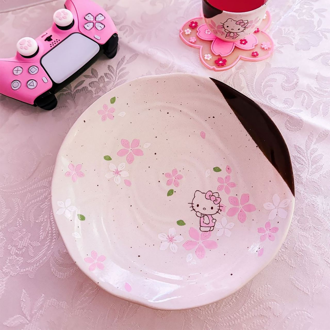 Hello Kitty - Mino Cherry Blossom Plate | Elbenwald