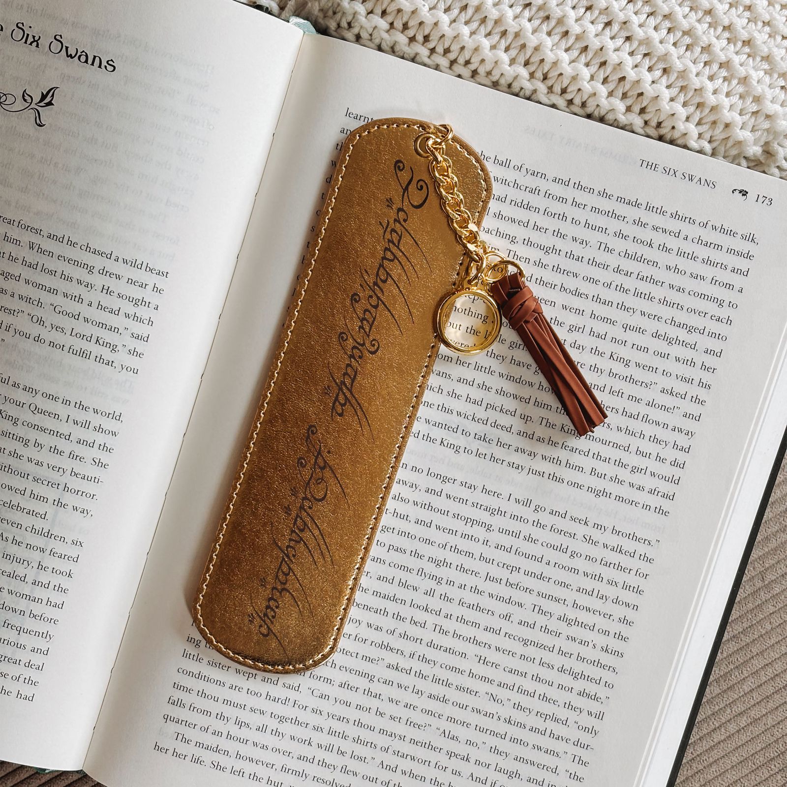 The Lord of the Rings - Middle-earth Map and Ring Inscription Bookmark ...