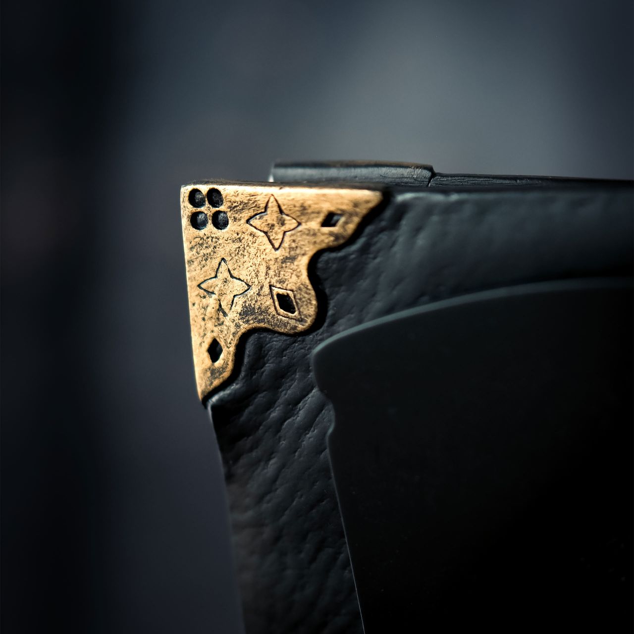 Harry Potter - Riddle Diary Statue with Basilisk Tooth | Elbenwald