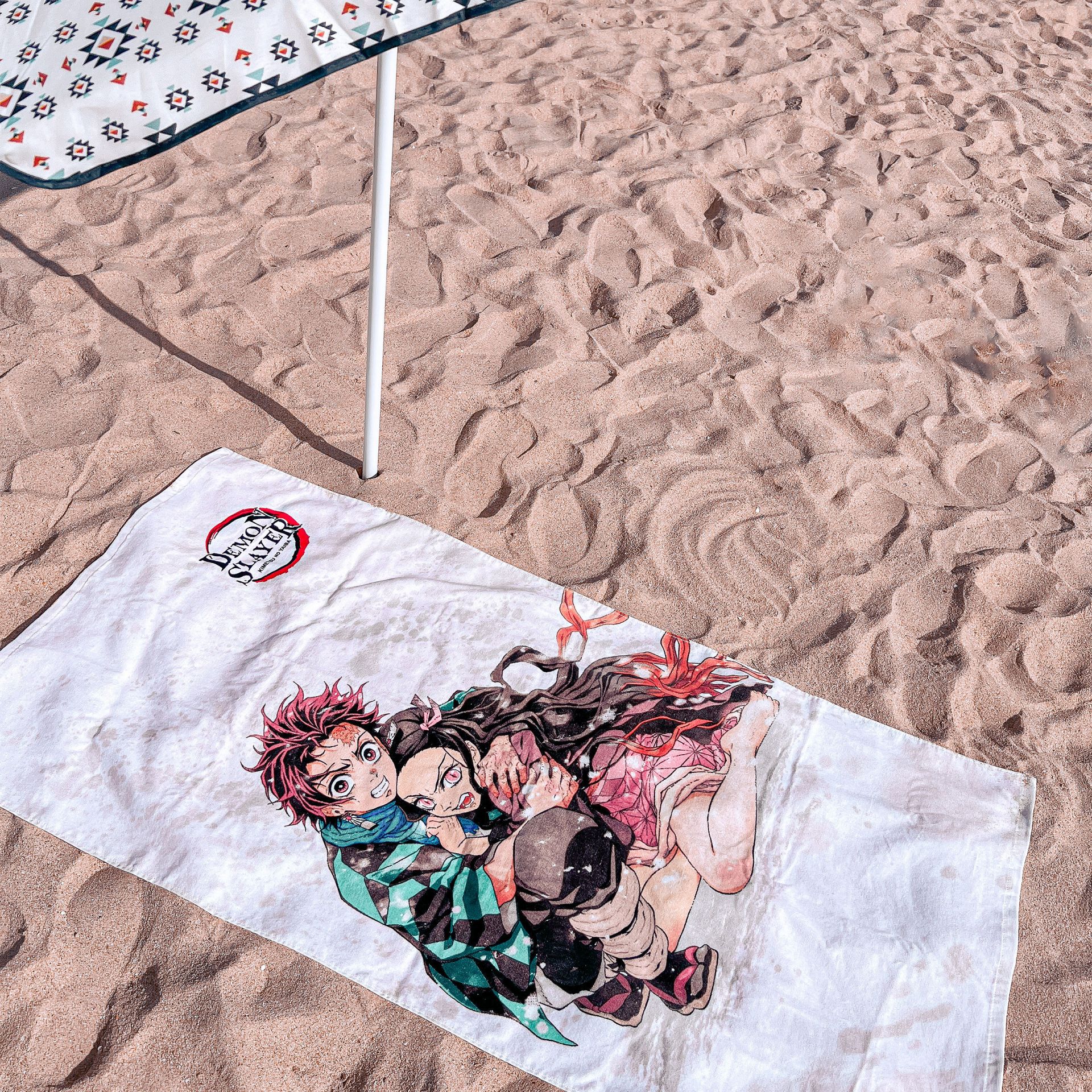 Demon Slayer - Nezuko and Tanjiro Kamado Beach Towel | Elbenwald