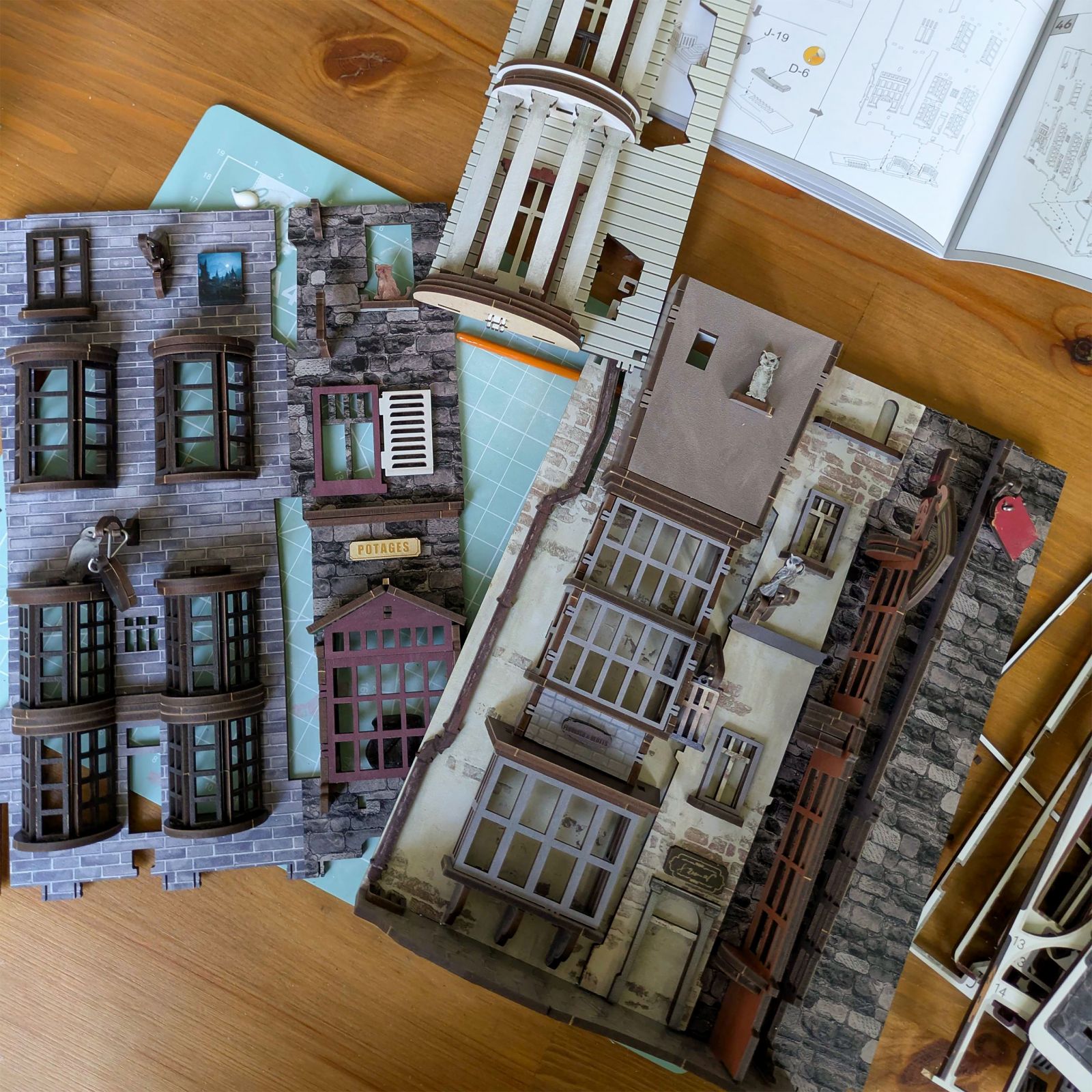 Harry Potter - Winkelgasse Book Nook Modell Bausatz Holz | Elbenwald