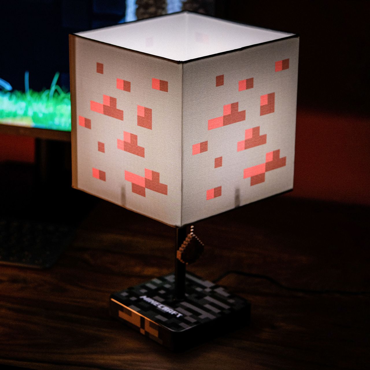 Minecraft - Redstone Block Table Lamp | Elbenwald