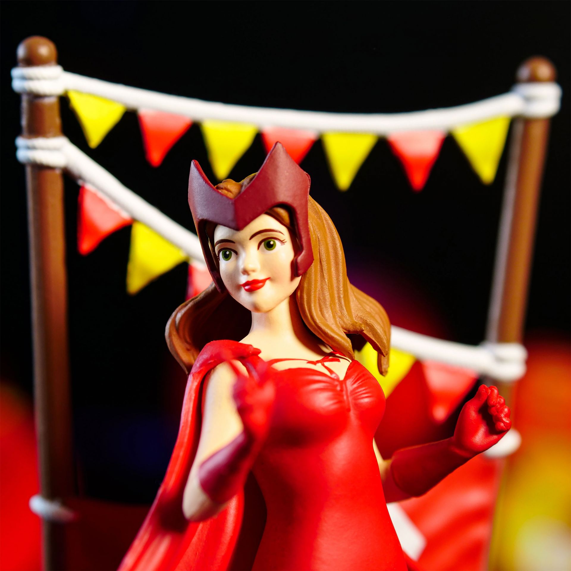WandaVision - Wanda D-Stage Diorama Figure | Elbenwald