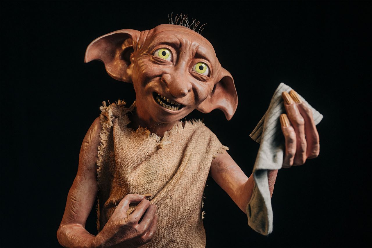 Dobby with Sock Life-Size Statue Version 3 - Harry Potter | Elbenwald