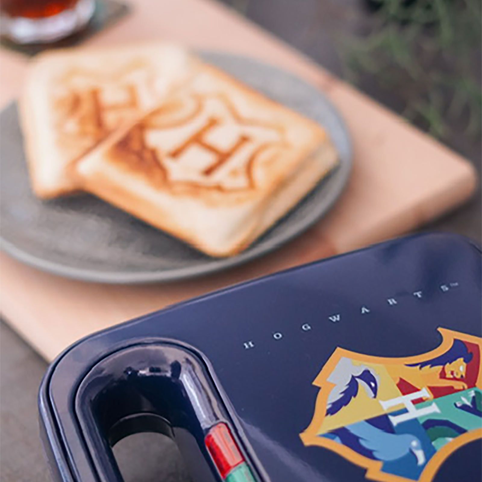 Harry Potter - Hogwarts Crest Sandwich Maker | Elbenwald