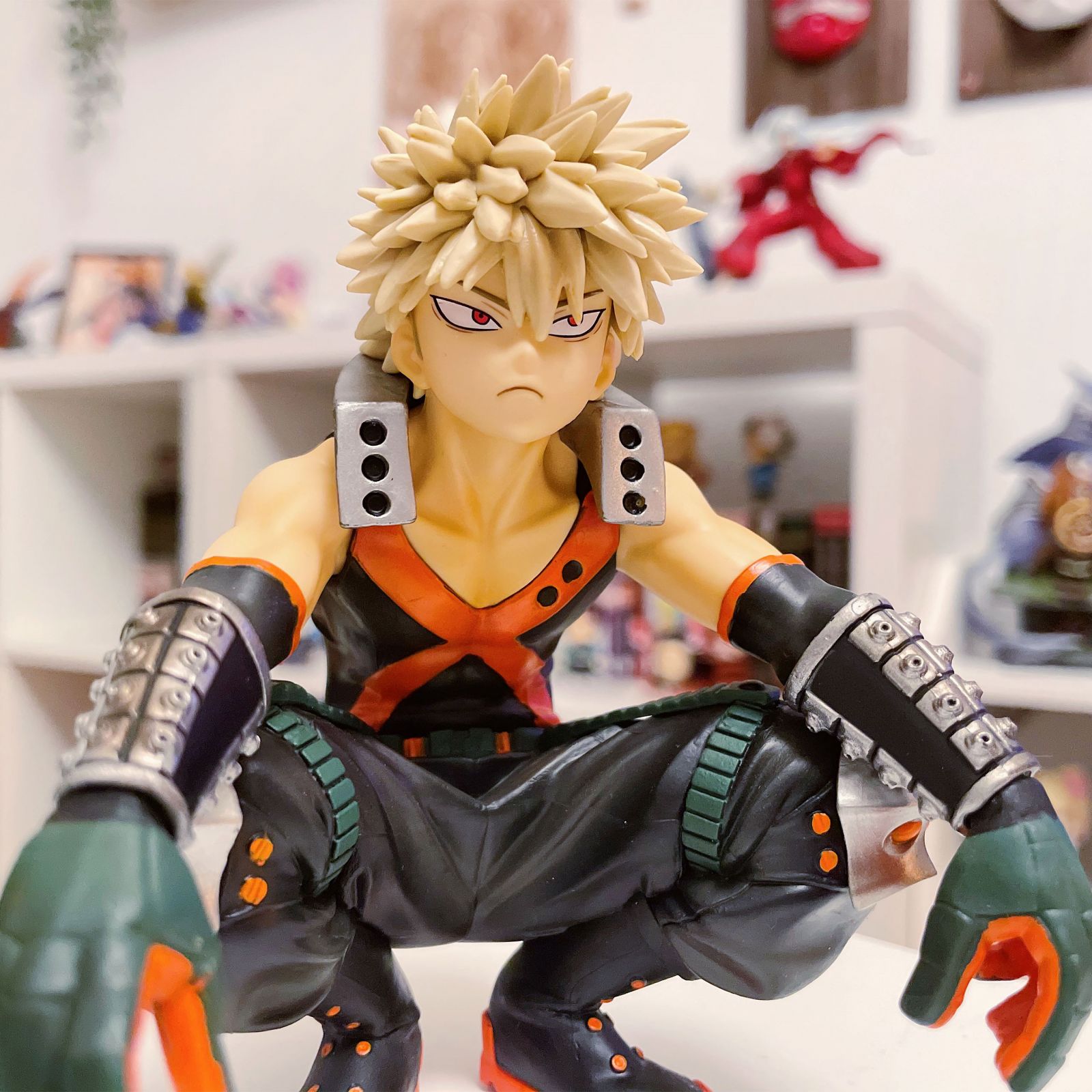 My Hero Academia - Katsuki Bakugo Relaxes Figur | Elbenwald