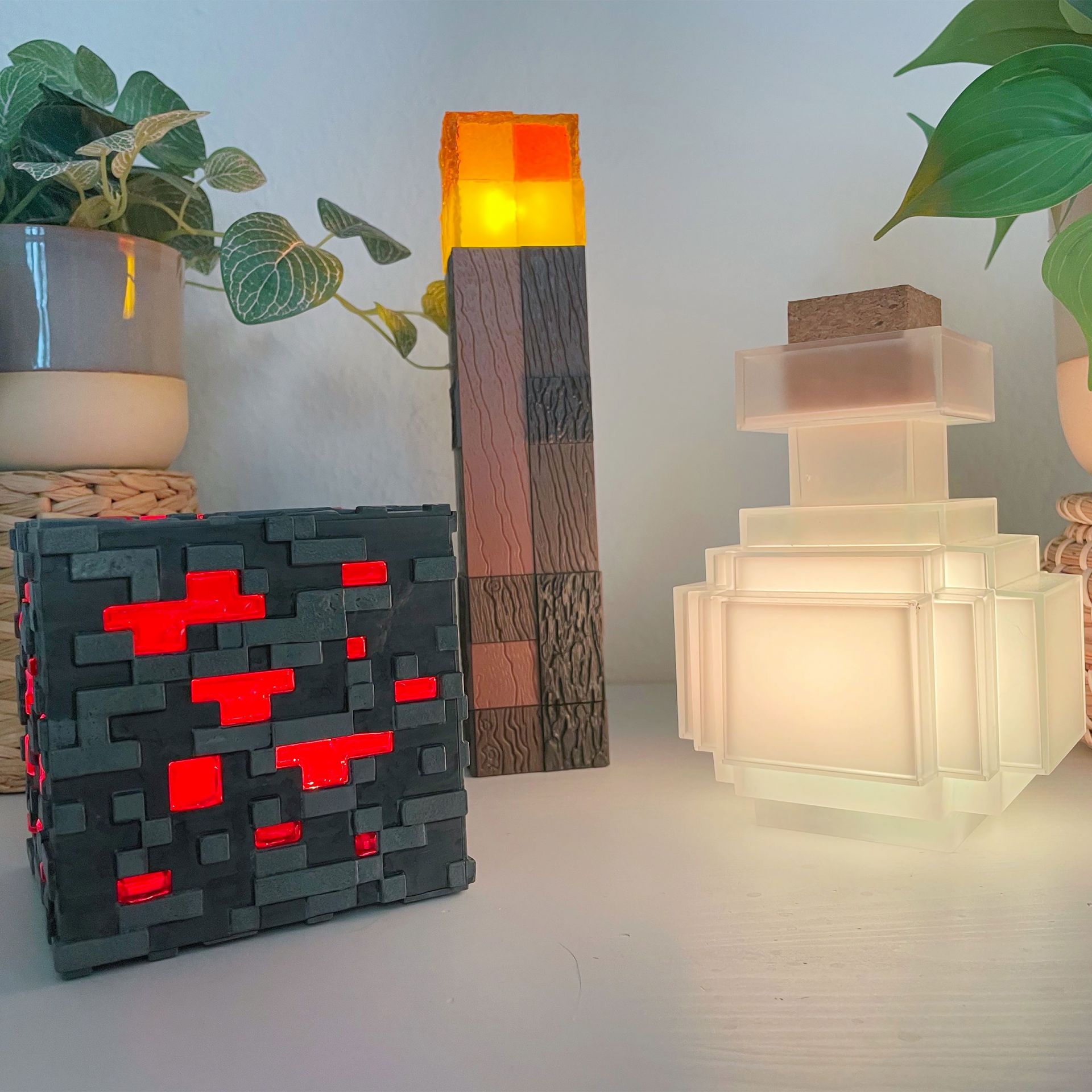 Minecraft - Redstone Table Lamp | Elbenwald