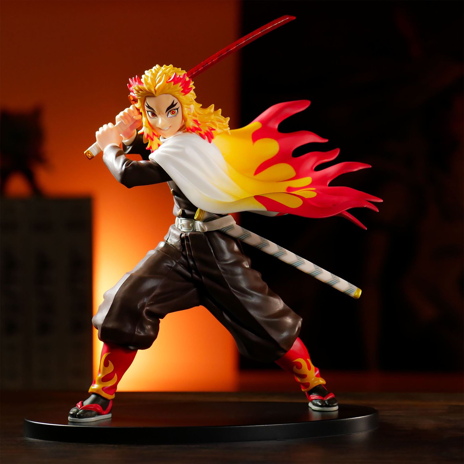 Demon Slayer - Kyojuro Rengoku Vibration Stars Figure 21.5 cm | Elbenwald