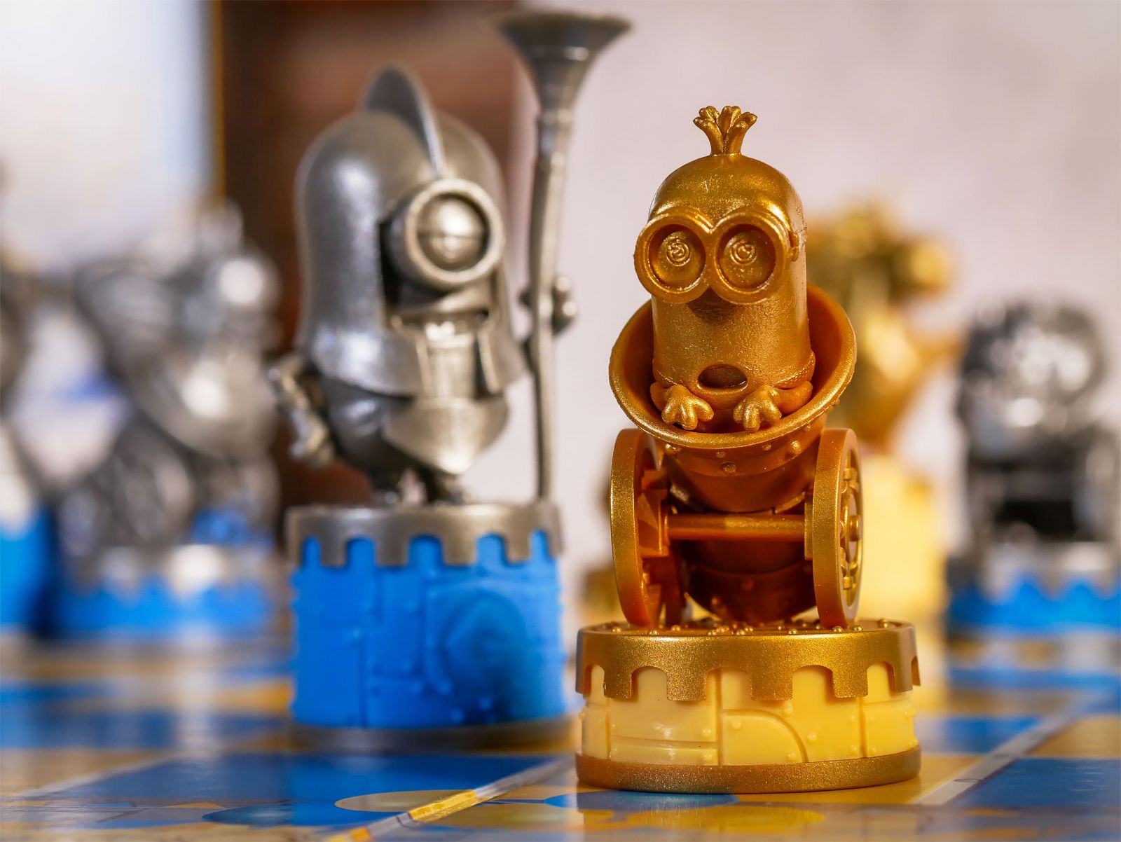 Minions - Medieval Mayhem Chess Game | Elbenwald
