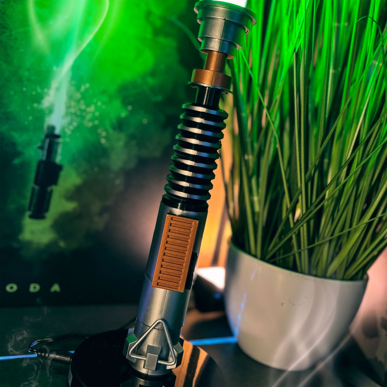 Star Wars - Luke Skywalker Lightsaber Table Lamp | Elbenwald