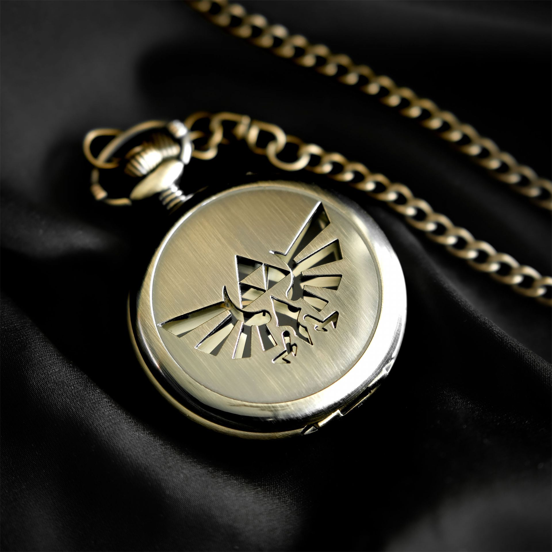 Zelda - Hyrule Logo Pocket Watch | Elbenwald