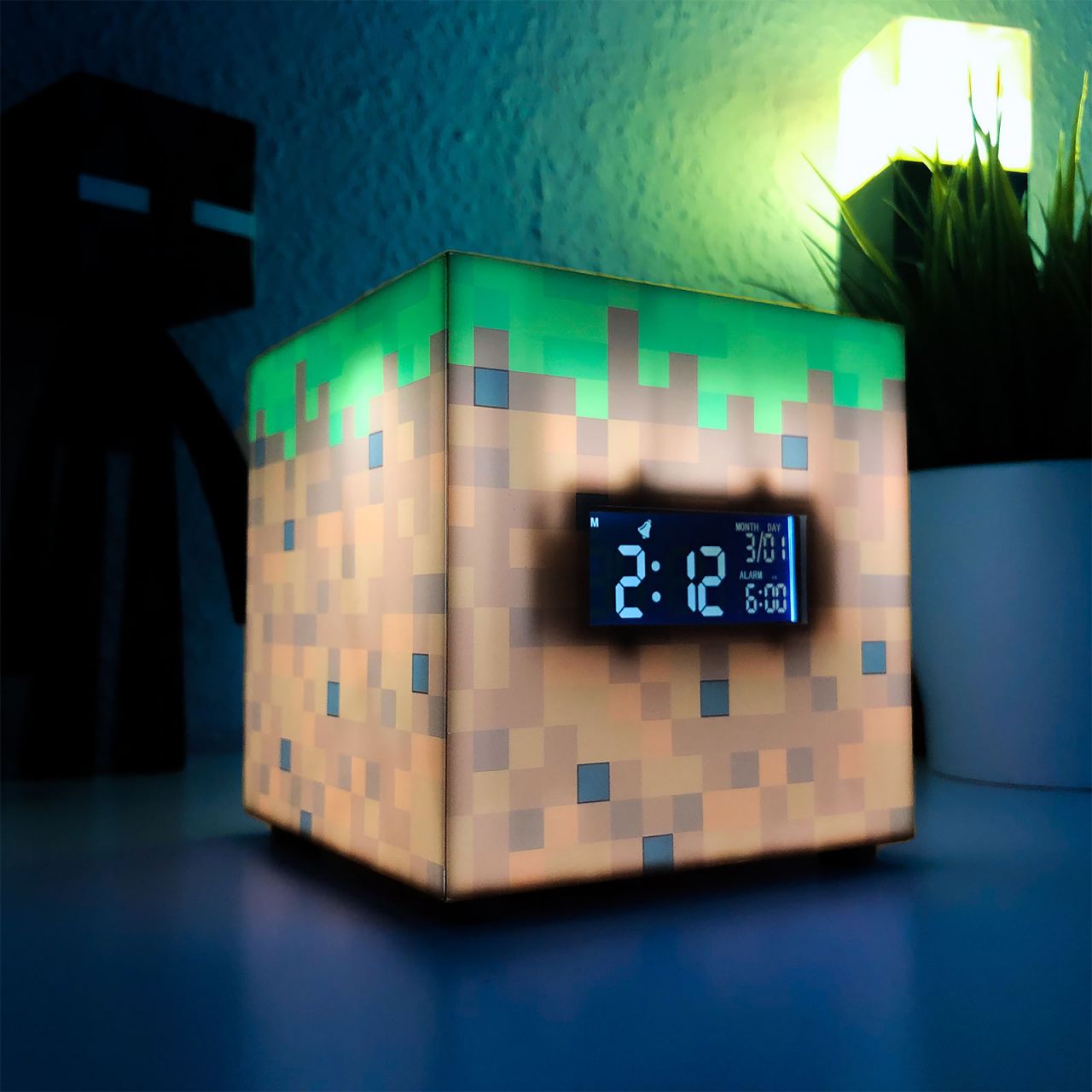 Minecraft - Grass Block Alarm Clock with Light | Elbenwald