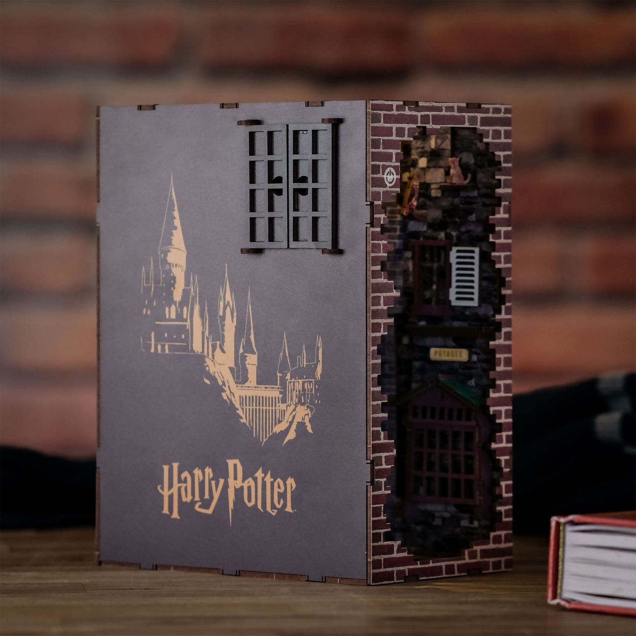 Harry Potter - Diagon Alley Book Nook Model Kit Wood | Elbenwald
