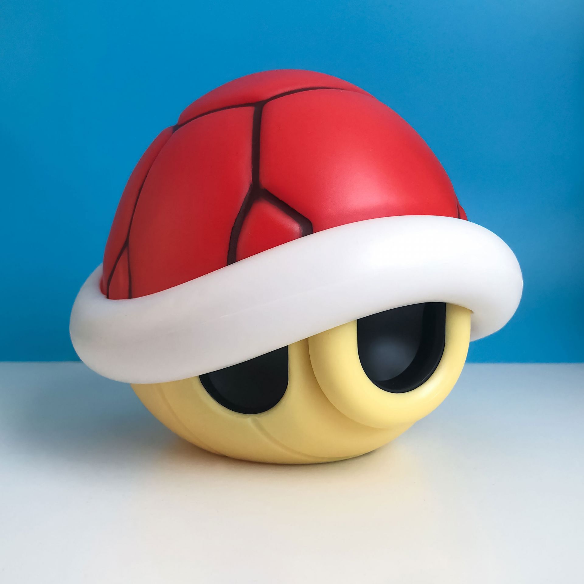 Super Mario - Red Shell Table Lamp with Sound | Elbenwald