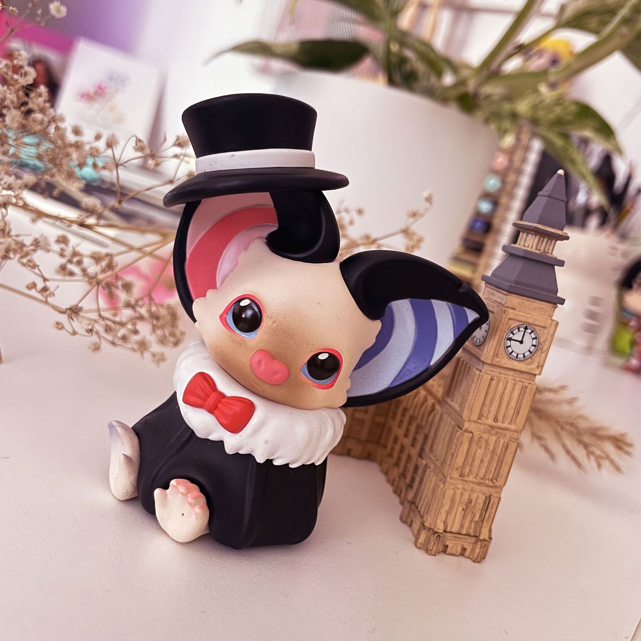 Yoki Travel Around The World - POP MART Mystery Figure | Elbenwald