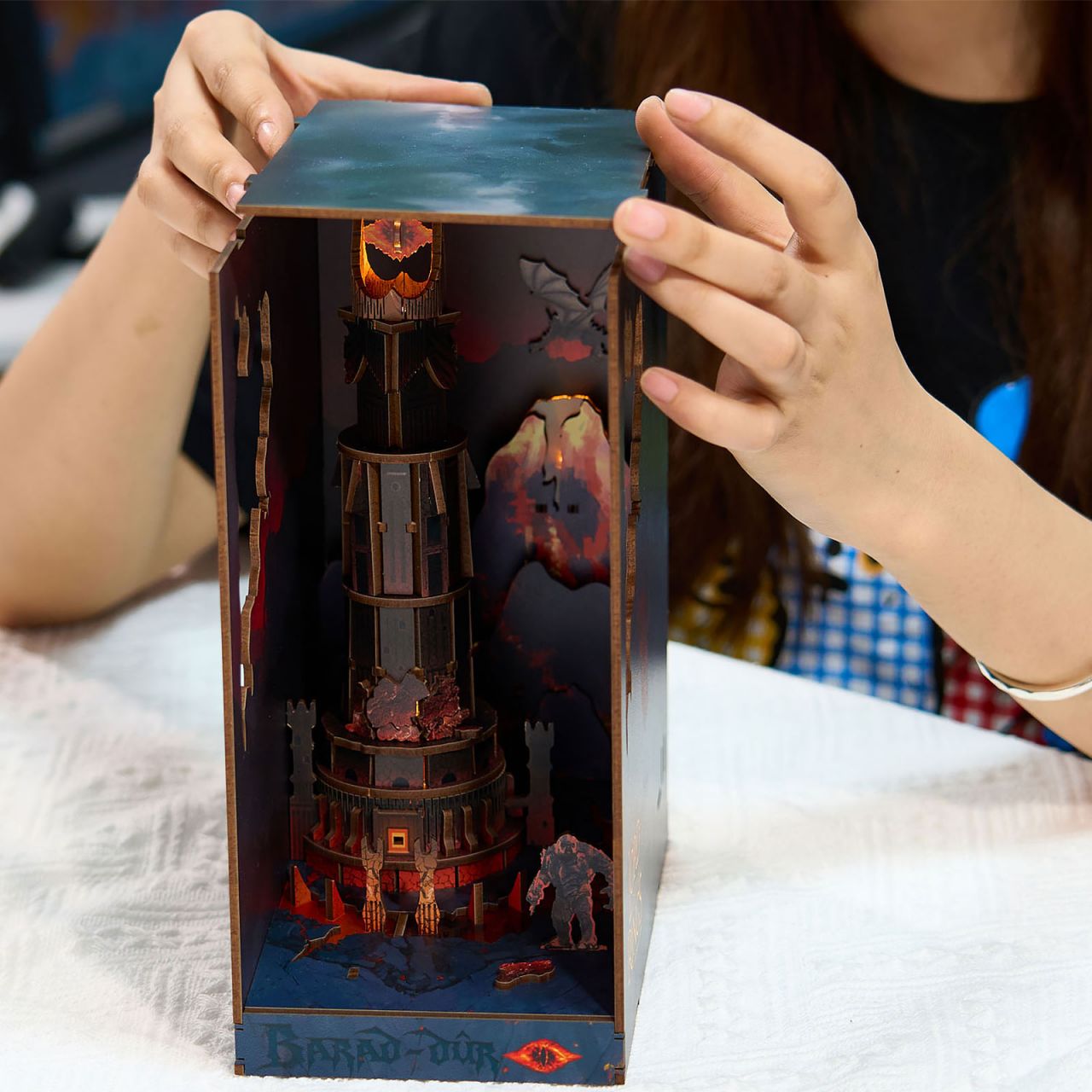The Lord of the Rings - Barad-dûr Book Nook Wooden Model Kit | Elbenwald