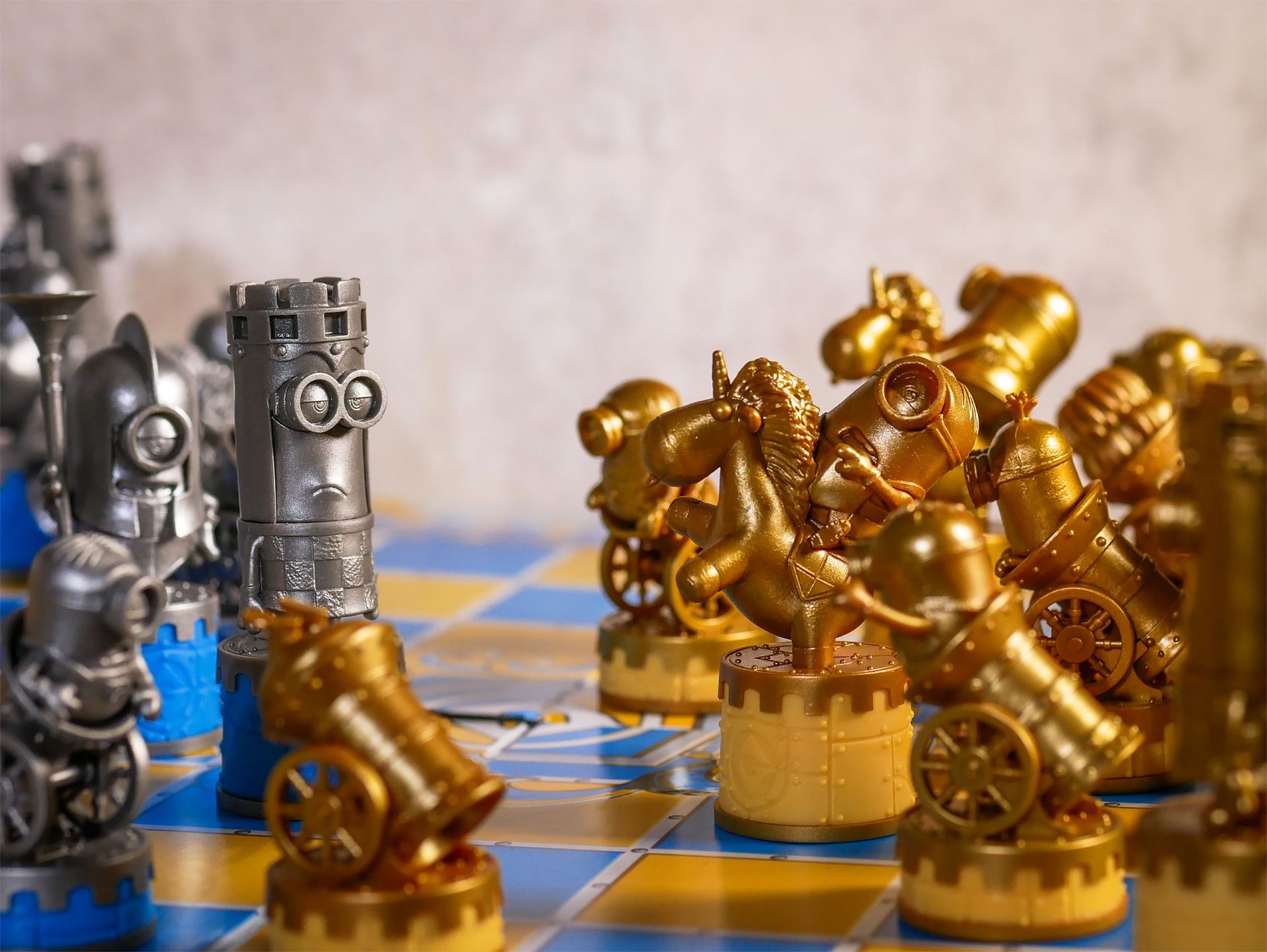 Minions - Medieval Mayhem Chess Game | Elbenwald