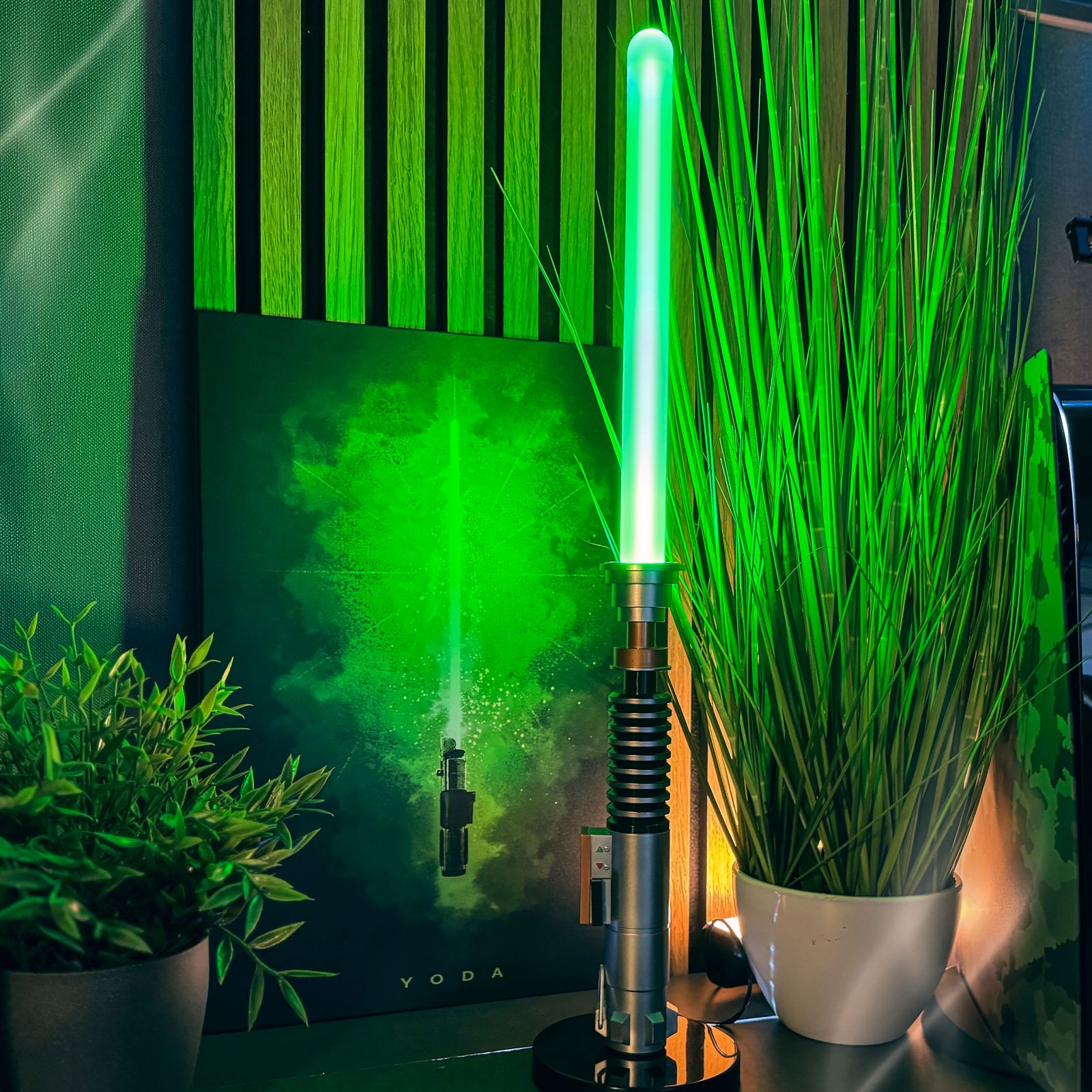 Star Wars - Luke Skywalker Lightsaber Table Lamp | Elbenwald