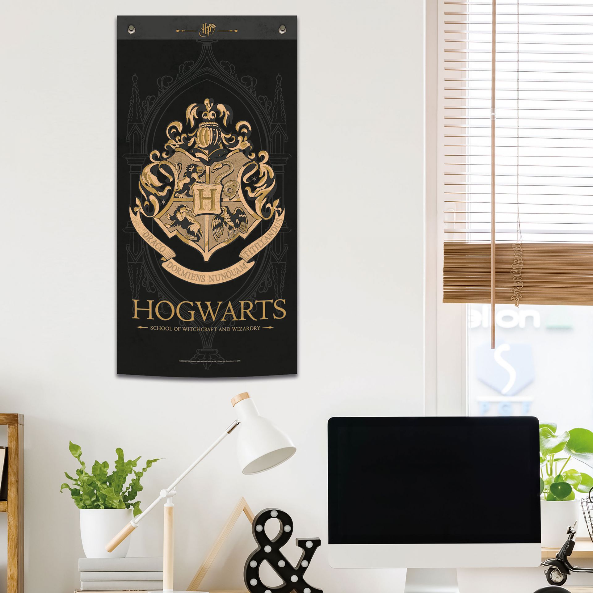 Harry Potter - Hogwarts Crest Wall Scroll Black | Elbenwald
