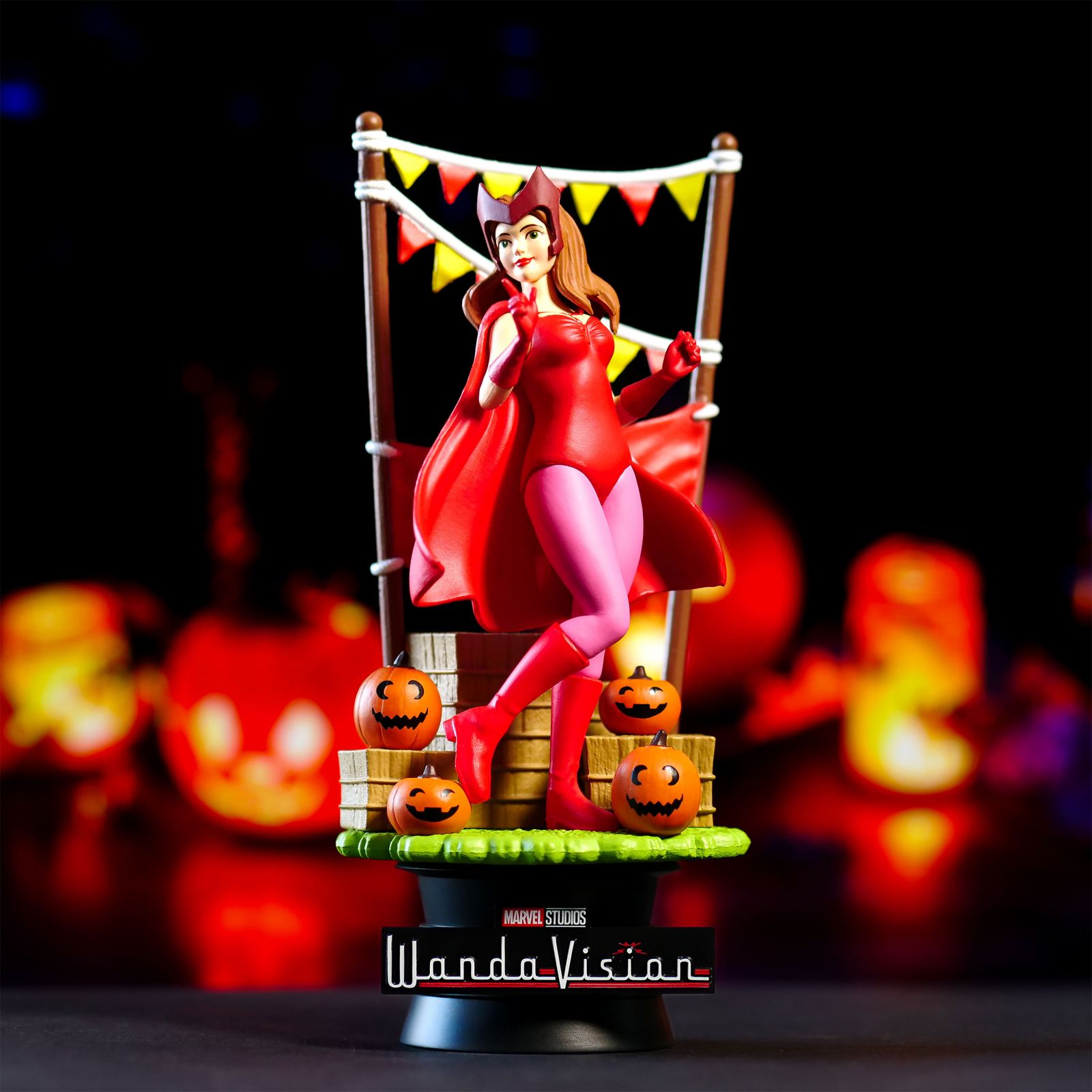 WandaVision - Wanda D-Stage Diorama Figure | Elbenwald