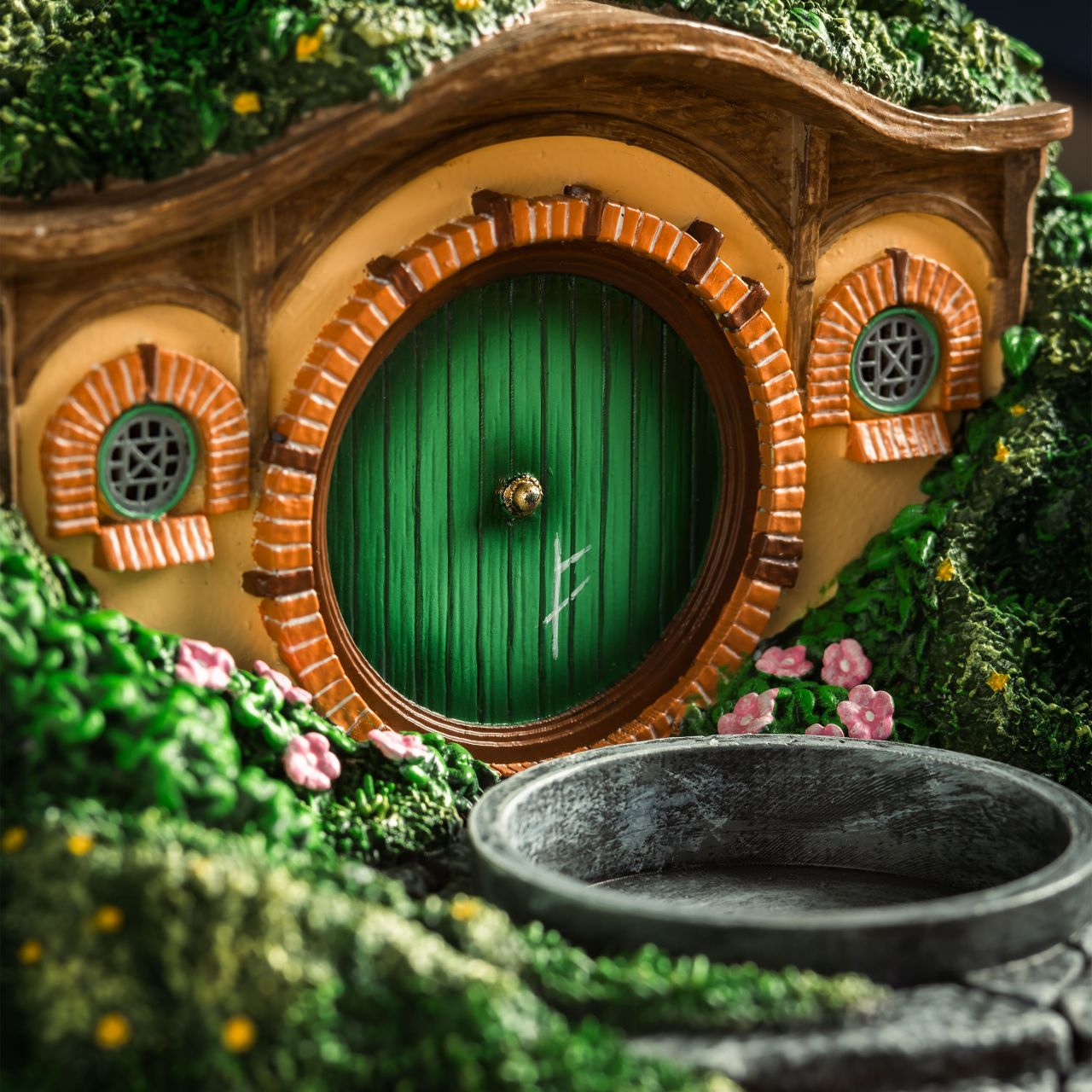 The Lord of the Rings - Hobbit Hole Shire Diorama Tealight Holder ...