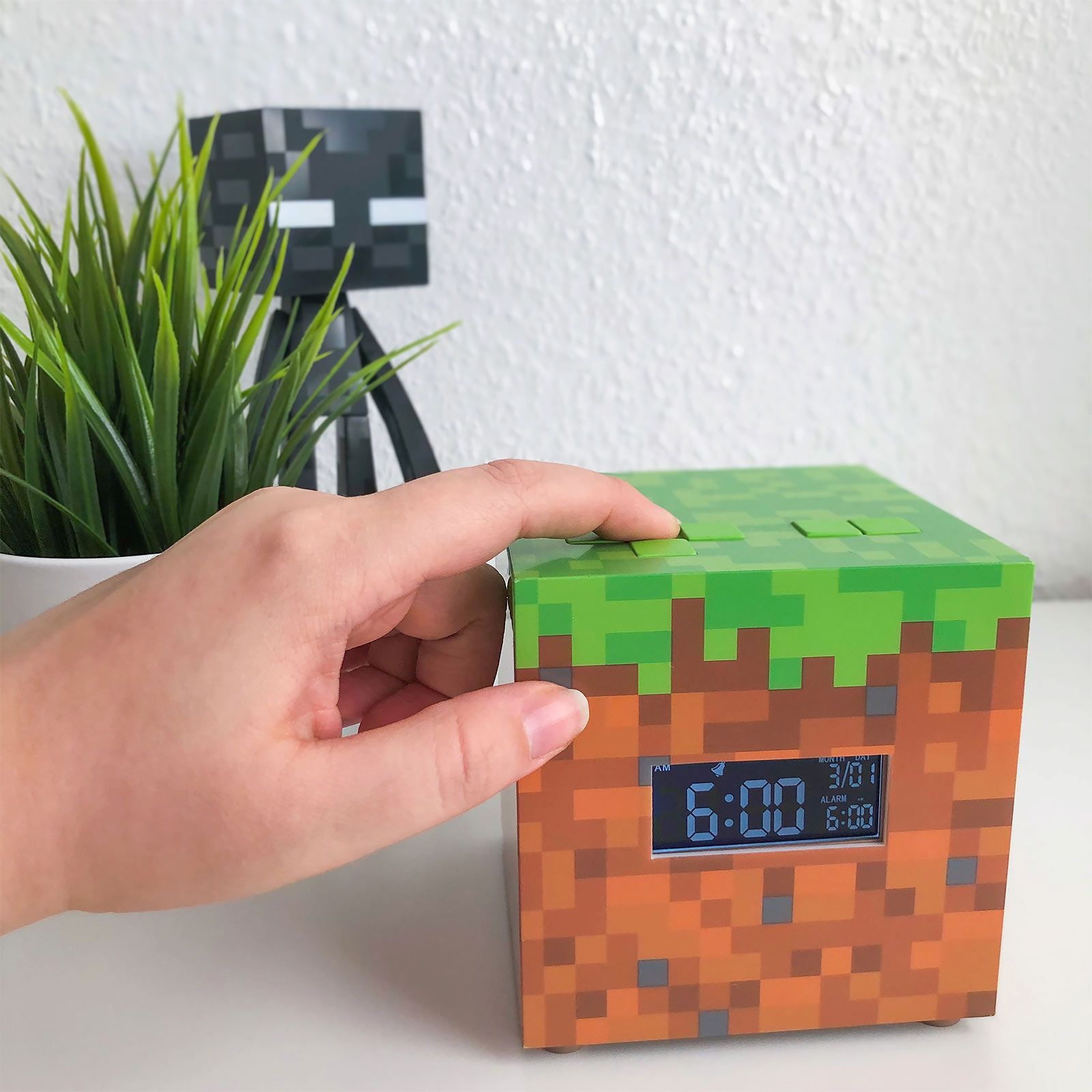 Minecraft - Grass Block Alarm Clock with Light | Elbenwald