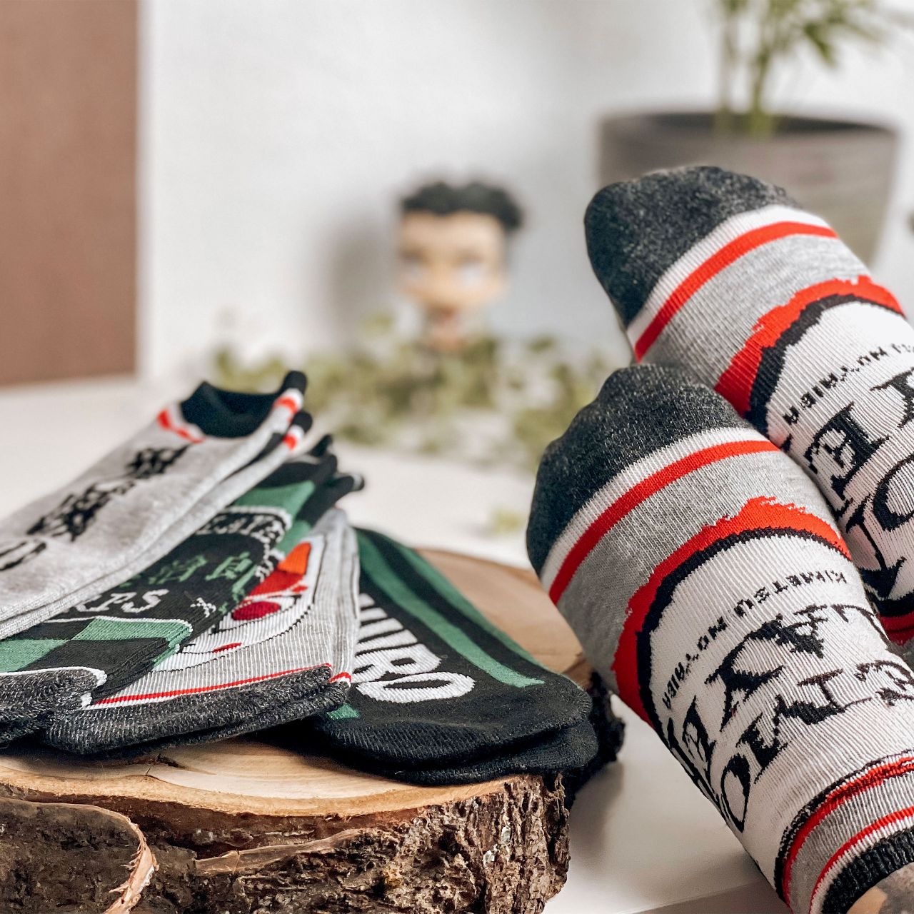 Demon Slayer - Logo Sneaker Socks 5-pack | Elbenwald