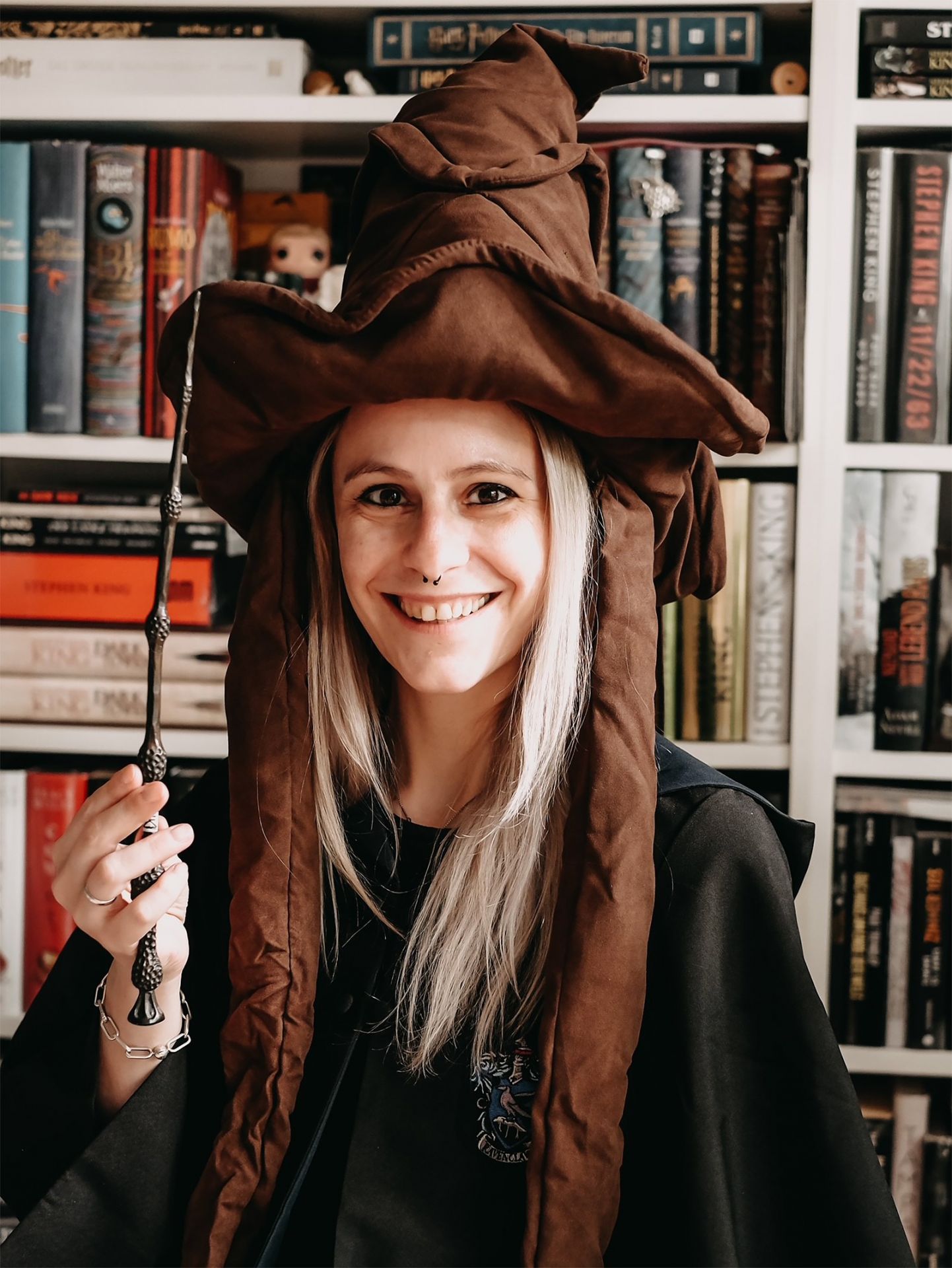 Harry Potter - Interactive Talking Hat | Elbenwald