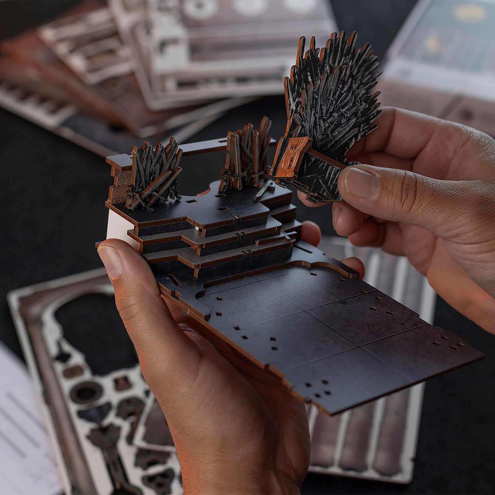 Game of Thrones - Eiserner Thron Book Nook Modell Bausatz Holz | Elbenwald