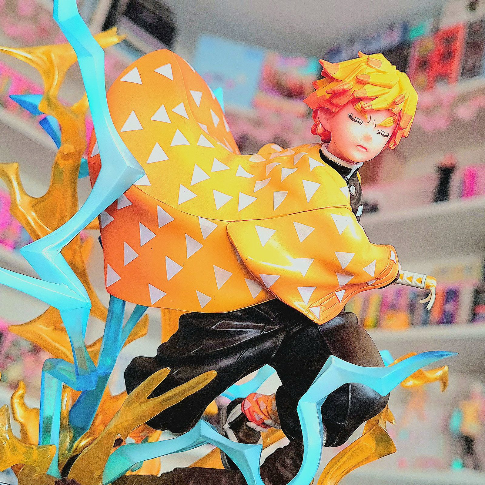 Demon Slayer - Zenitsu Agatsuma Thunderclap & Flash Figure | Elbenwald